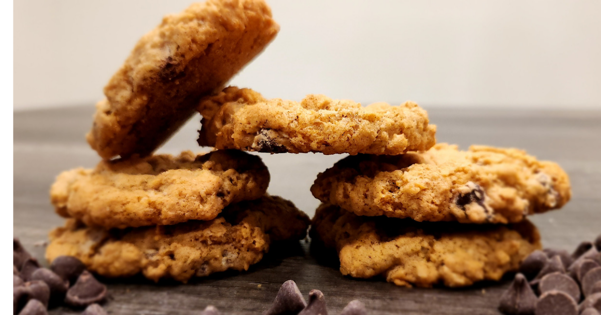 Cinnamon Oatmeal Chocolate Chip Cookies (Thick & Chewy)